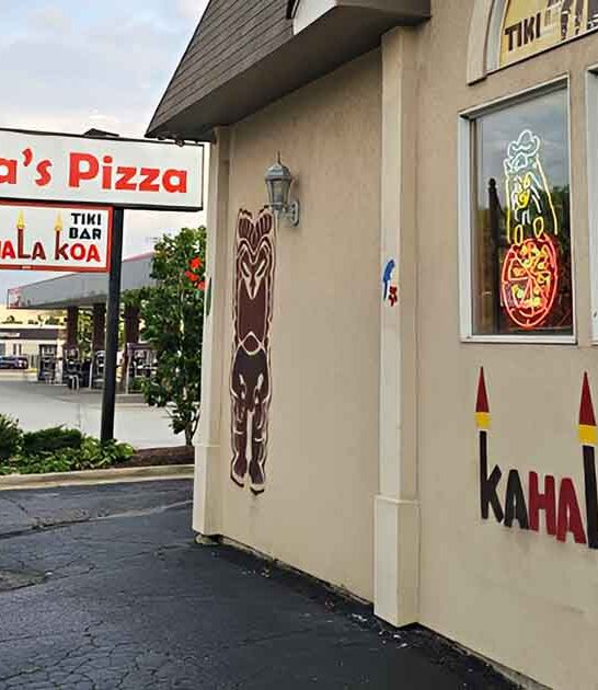 tiki themed pizzeria illinois ftr