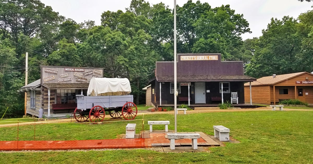 This Tiny Historical Village In Illinois Will Transport You Straight To ...