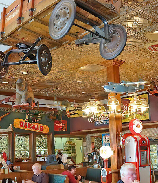 wonderfully wacky restaurant illinois ftr