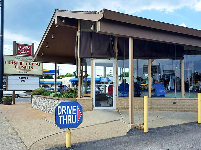 The unassuming exterior of Crispie Creme Donuts in Chillicothe hides a treasure trove of sweet delights that locals have cherished for generations.