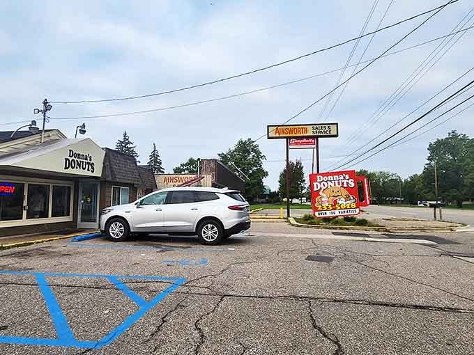 The unassuming exterior of Donna's Donuts hides a wonderland of fried dough treasures that locals have cherished for generations.