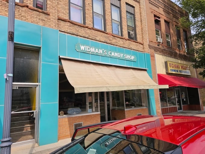 The iconic turquoise fa&ccedil;ade of Widman's Candy Shop beckons sweet-toothed pilgrims to this Crookston landmark.