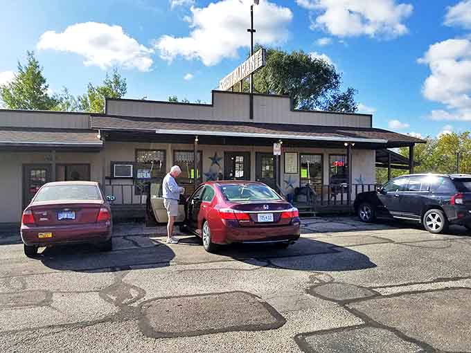 The unassuming exterior of H&D Chuckwagon stands like a beacon for hungry travelers, promising homestyle comfort without any fuss.
