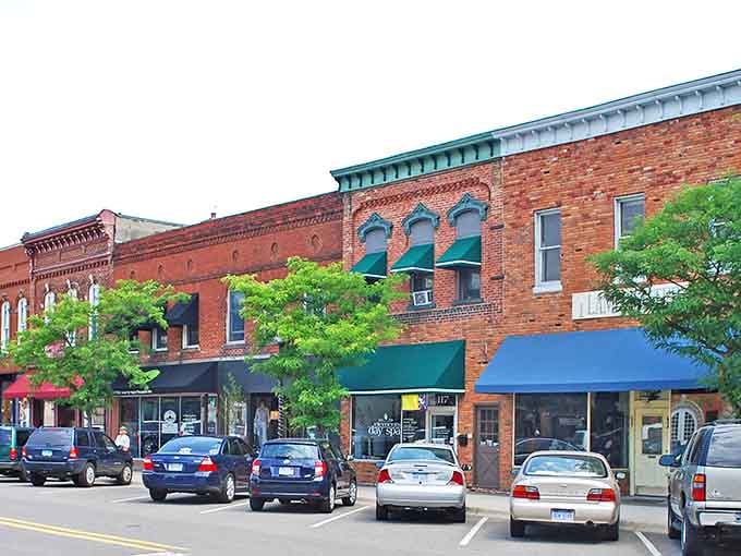 Holly's historic downtown invites visitors with its classic Midwestern charm &ndash; brick buildings that have witnessed generations of small-town life.