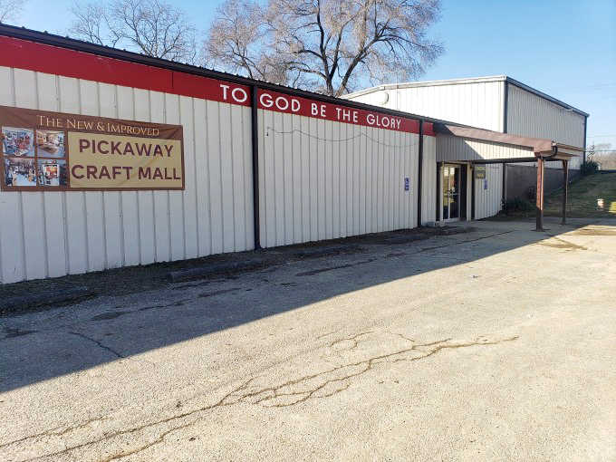 The unassuming exterior of Pickaway Craft Mall belies the wonderland of treasures within, its "TO GOD BE THE GLORY" sign standing as a humble welcome to treasure hunters.