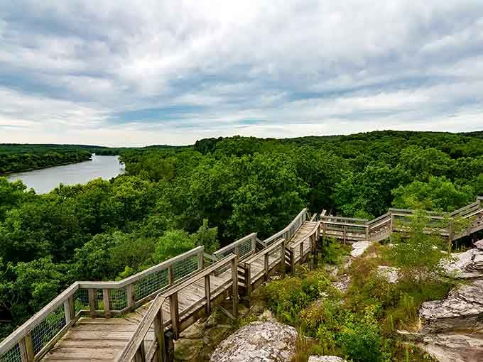 Castle Rock State Park welcomes visitors with views that'll make you wonder why you ever thought Illinois was flat and boring.