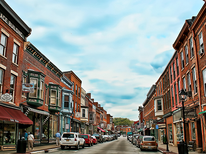 Main Street Galena looks like a movie set, but it's the real deal &ndash; 150 years of history wrapped in red brick and Midwestern charm.