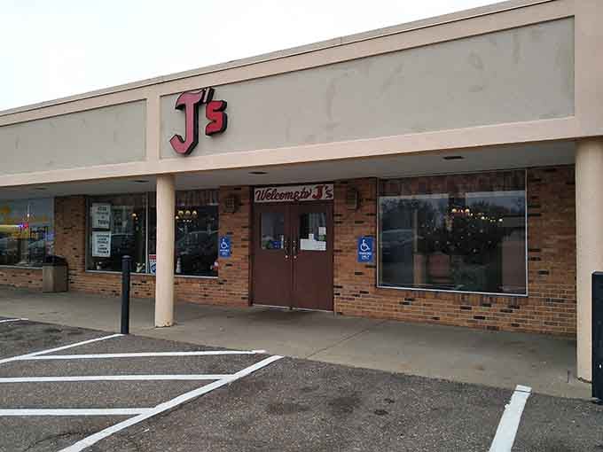 That unassuming exterior hides some of Minnesota's finest pancakes, proving you absolutely should judge a restaurant by what's inside rather than its strip mall location.
