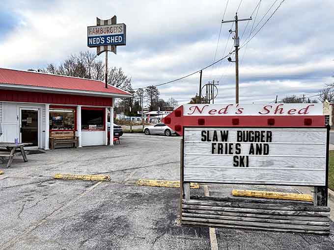 That red roof isn't just cheerful &ndash; it's a homing beacon for burger lovers across the Midwest who know what's waiting inside.