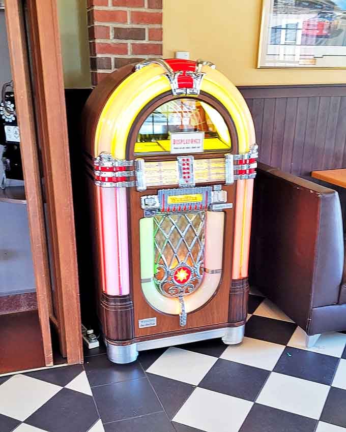 This isn't just decoration &ndash; this working jukebox stands ready to provide the soundtrack to your meal with hits from when music had both rhythm AND blues.