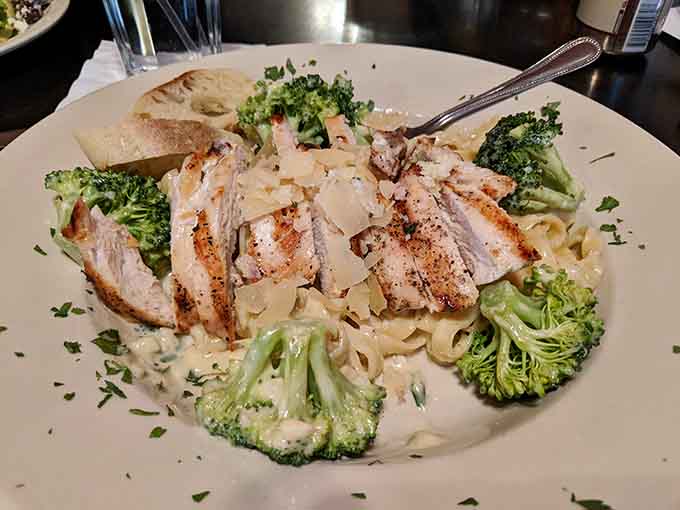 Chicken Alfredo done right means tender meat, perfectly cooked pasta, and enough sauce to make everything sing in harmony.