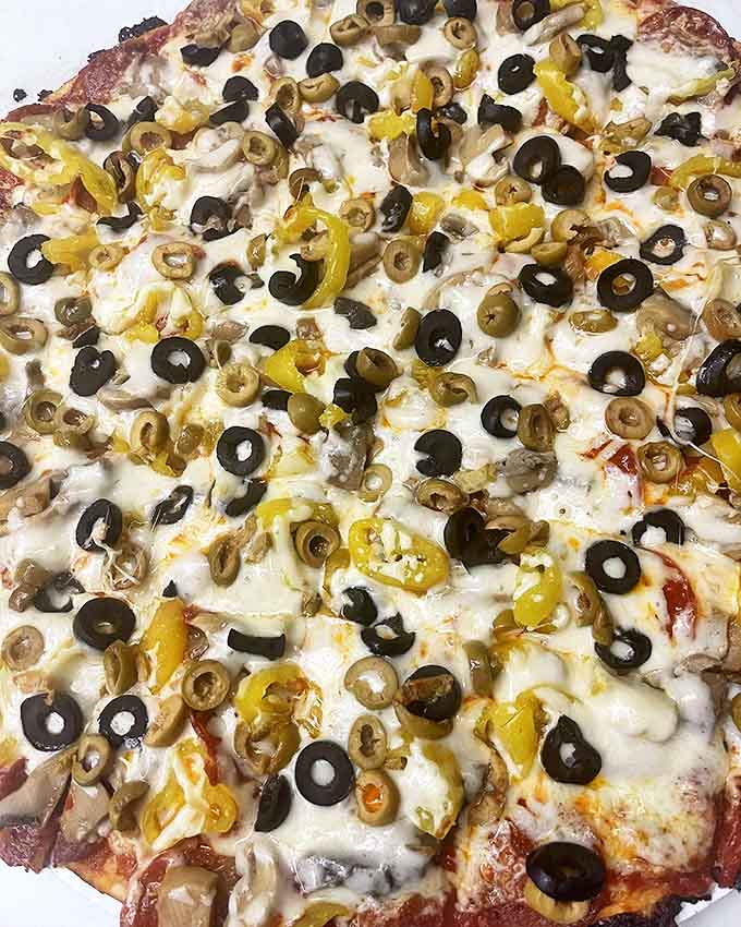 Olive enthusiasts rejoice! This pizza showcases O'Riley's commitment to generous toppings that cover every delicious inch.