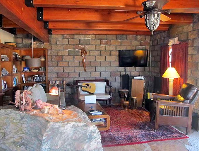 Massive boulders incorporated into living spaces blur the line between nature and architecture in this fantastical desert retreat.