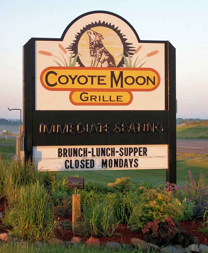The sign promises immediate seating and delivers on brunch, lunch, and supper, though Mondays get a well-deserved day off.