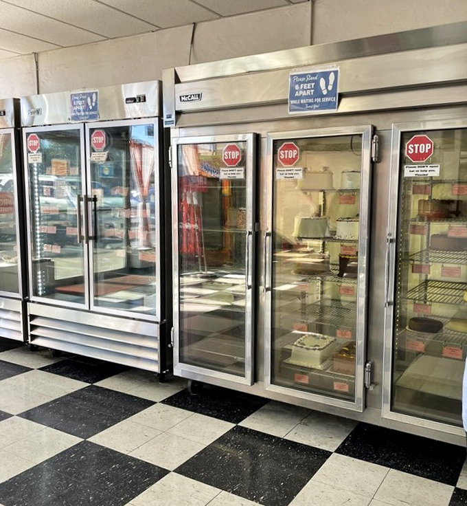 Empty display cases tell the sad tale of arriving too late at Nadine's &ndash; a rookie mistake locals know to avoid by coming early.