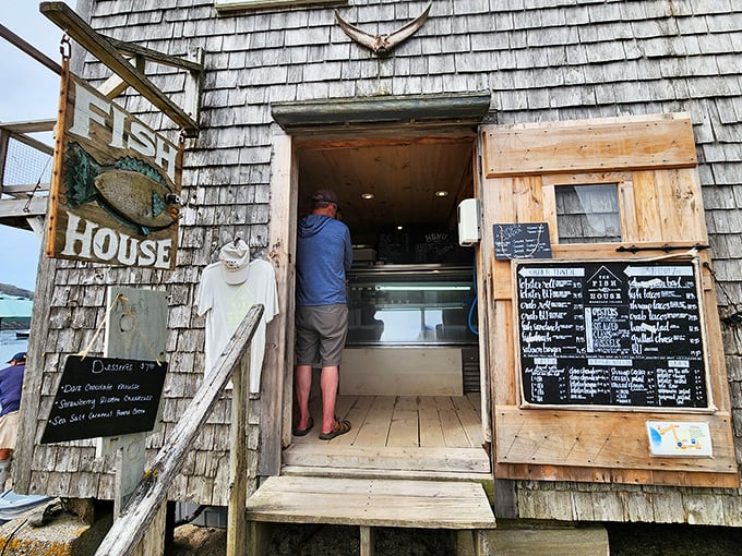 Seafood doesn't get fresher than at this humble shack, where today's catch becomes today's lunch with minimal fuss.
