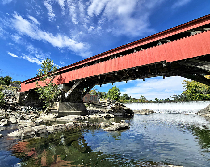 Taftsville Covered Bridge This crimson beauty has been photobombing family vacation albums for generations&mdash;and looking fabulous doing it.