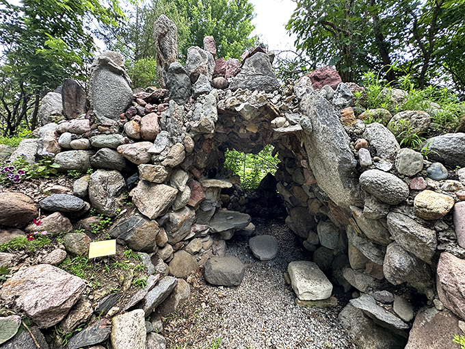 The heart-shaped grotto combines romanticism with rock formations, creating an Instagram-worthy spot that probably hosts more marriage proposals than your average pile of carefully arranged stones.
