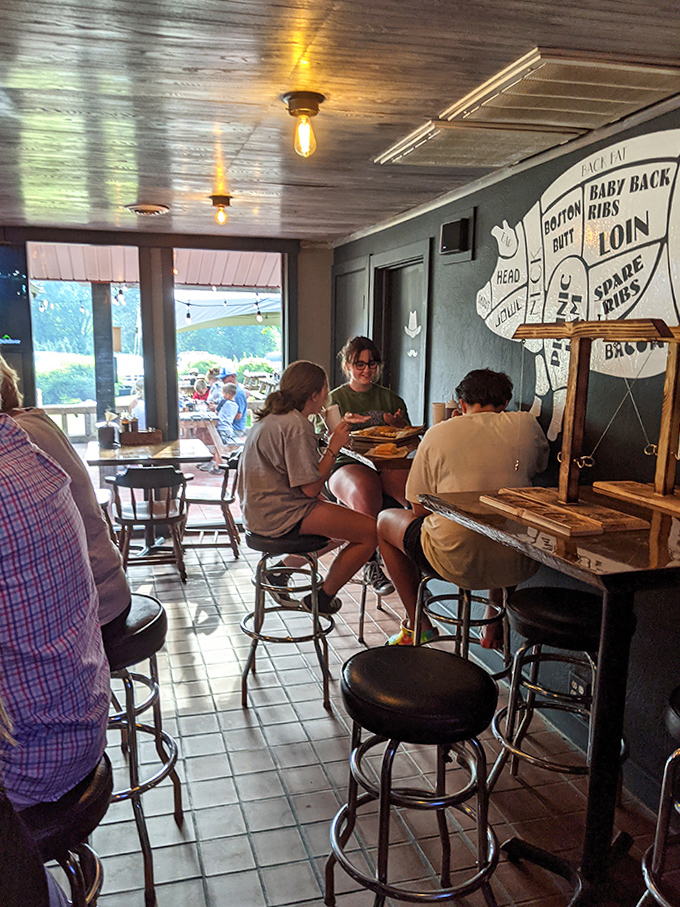 The dining area &ndash; simple, unpretentious, and focused on what matters: getting amazing barbecue from plate to face.