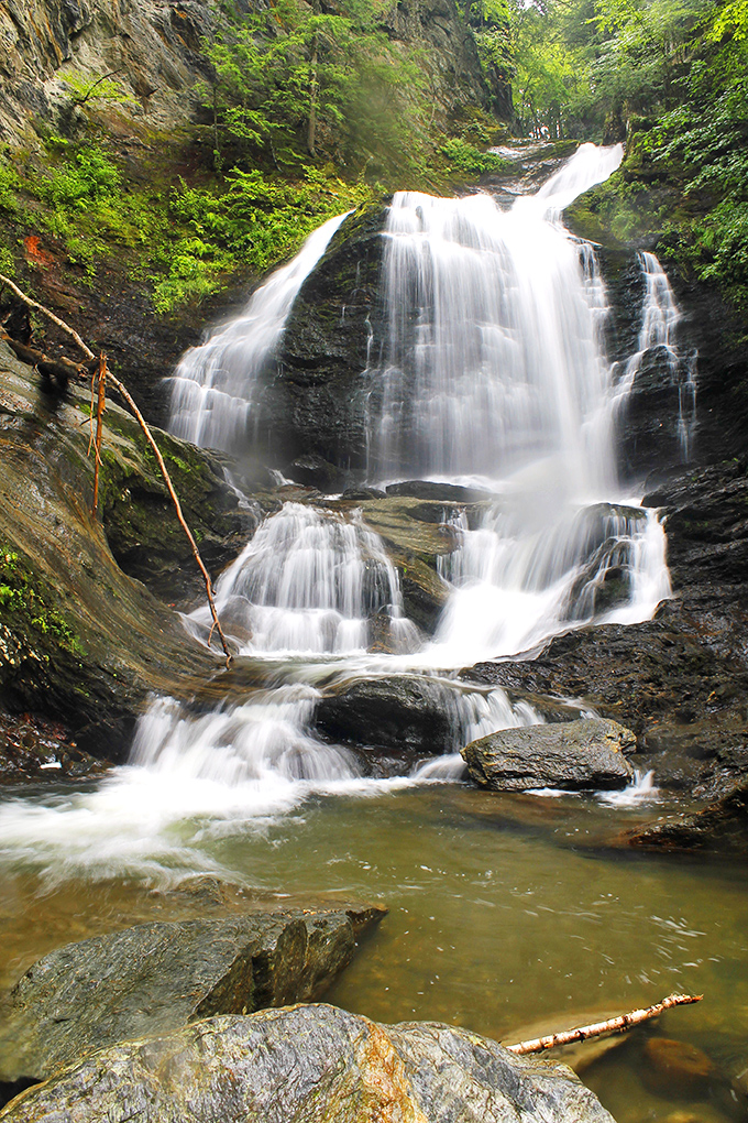 Water finds the path of least resistance, creating the most resistance-free viewing experience for stressed-out city dwellers.