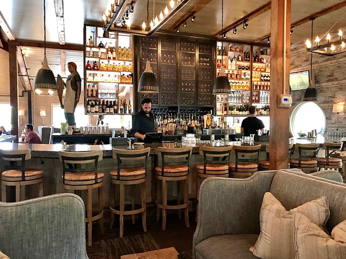 The well-stocked bar promises craft cocktails and local brews, because great seafood deserves equally great beverages to accompany the experience throughout.