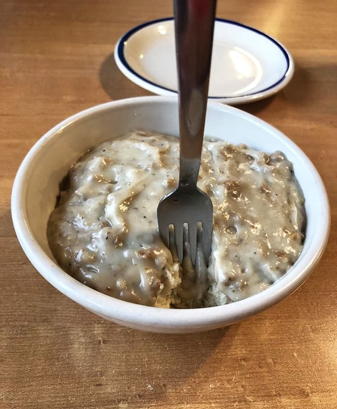 Comfort food's perfect couple &ndash; crispy, buttery bread embracing melty cheese, with rich tomato soup for dipping. Like a warm hug on a plate!