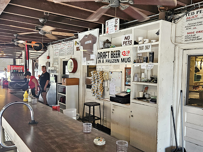 No-frills efficiency rules at the ordering counter, where decades of experience translate into a well-oiled machine serving up smoky perfection.