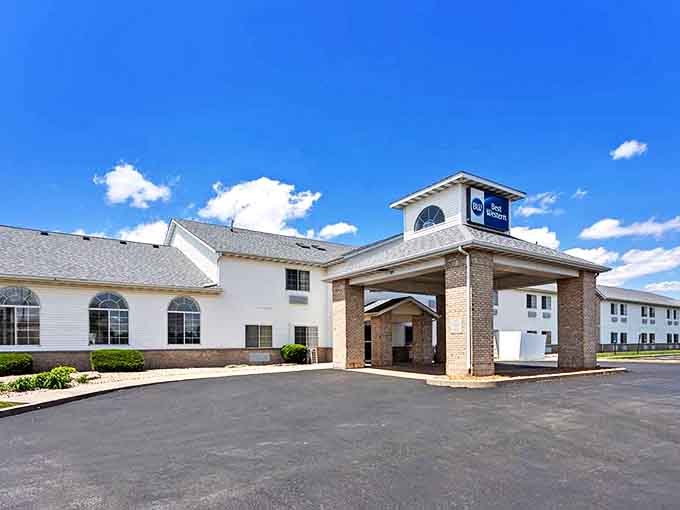 Best Western's inviting entrance promises a good night's sleep before tomorrow's adventures in Oglesby's natural playground.