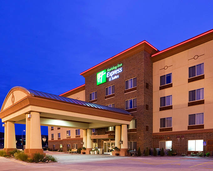 Modern comforts meet Minnesota hospitality at the Holiday Inn Express, where weary travelers find respite after bluff country adventures.