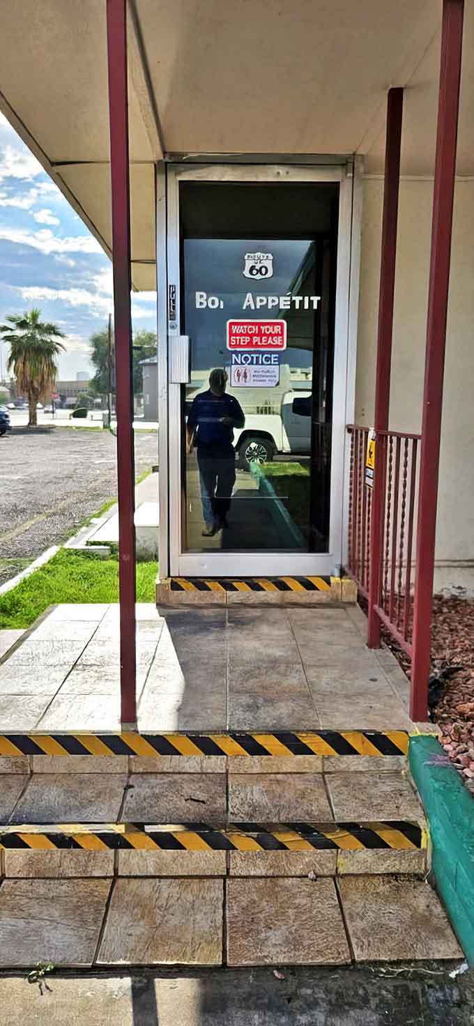 The entrance welcomes you with a "Bon Appetit" that promises good things await inside, and it's not making empty promises.