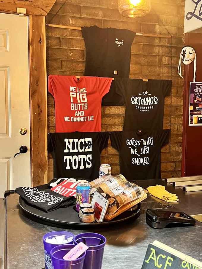 Even the order window has personality, covered in messages from happy customers who couldn't leave without expressing their gratitude.