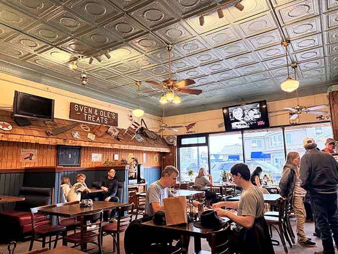 Packed tables full of satisfied diners are a common sight here, proof that locals and visitors alike know where to find great pizza.