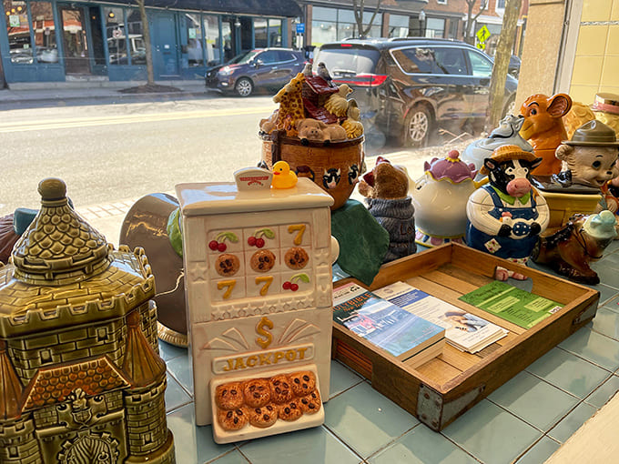 Among Van's charming collection of vintage knickknacks, this slot machine cookie jar stands guard over the pastry case, promising jackpots of a more delicious variety.