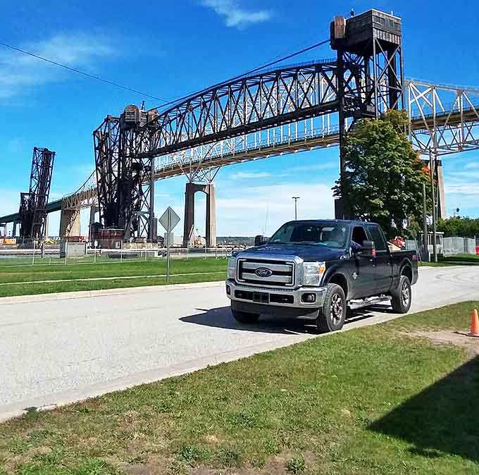 The International Bridge looms in the background, a steel sentinel watching over this humble temple of burger craftsmanship near the US-Canada border.