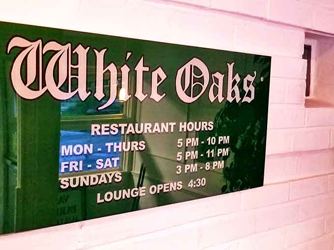 The green sign reveals when this culinary time machine opens its doors &ndash; information worth saving in your phone immediately.