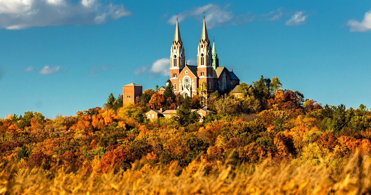 The 1,300-Foot Hill In Wisconsin That Looks Absolutely Stunning In Autumn