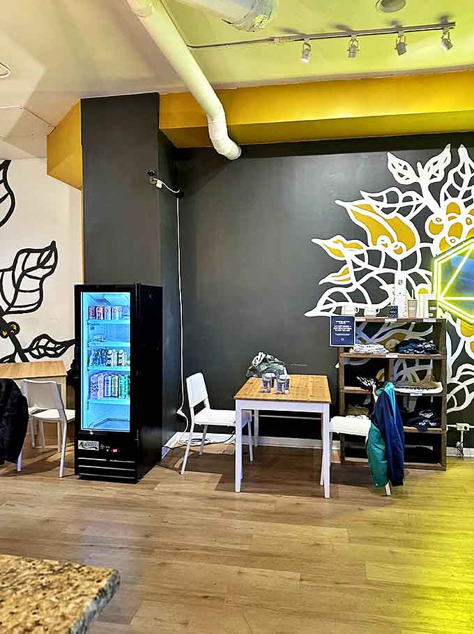 Seating that invites you to stay awhile, work a little, or just watch the world go by.