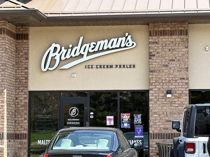 Even from the outside, Bridgeman's glows with invitation. That illuminated sign is basically a lighthouse guiding sweet-toothed sailors to safe harbor.