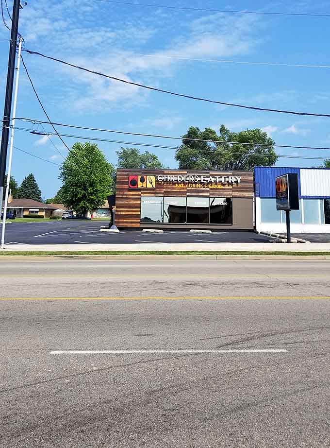 The corner location on a sunny day looks inviting, beckoning hungry travelers and locals alike to stop in.