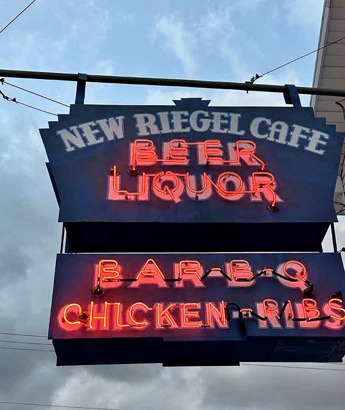 That vintage neon sign has been calling hungry travelers off the road since way back when.