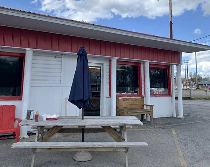 Outdoor seating for those perfect Illinois days when only a picnic table, sunshine, and a perfect burger will do.