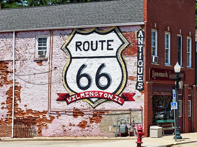 This Route 66 mural celebrates Wilmington's place on America's most famous highway with pride, paint, and perfect nostalgia.
