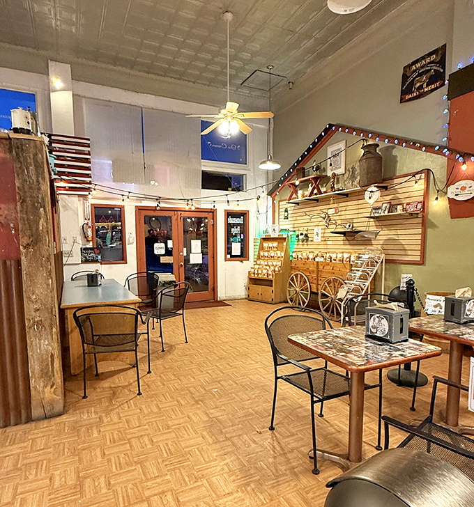Cozy seating area where local news is exchanged over scoops of butter pecan and tourists get insider tips on Cottonwood attractions. 