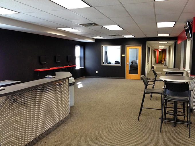 The comfortable viewing area lets spectators enjoy all the racing action while racers catch their breath between sessions.