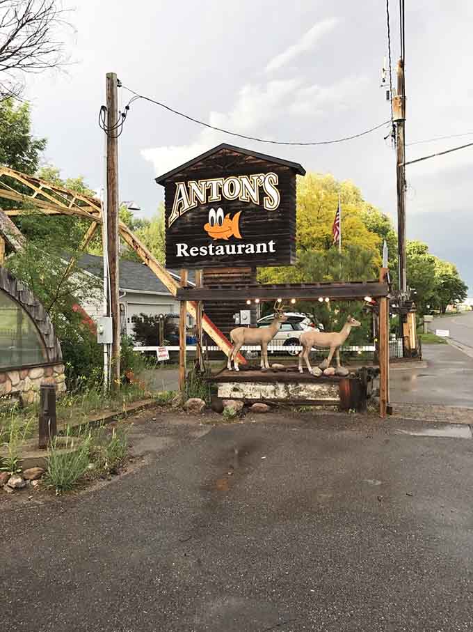 That charming roadside sign with its cheerful character has been welcoming hungry travelers for years, becoming a local landmark.