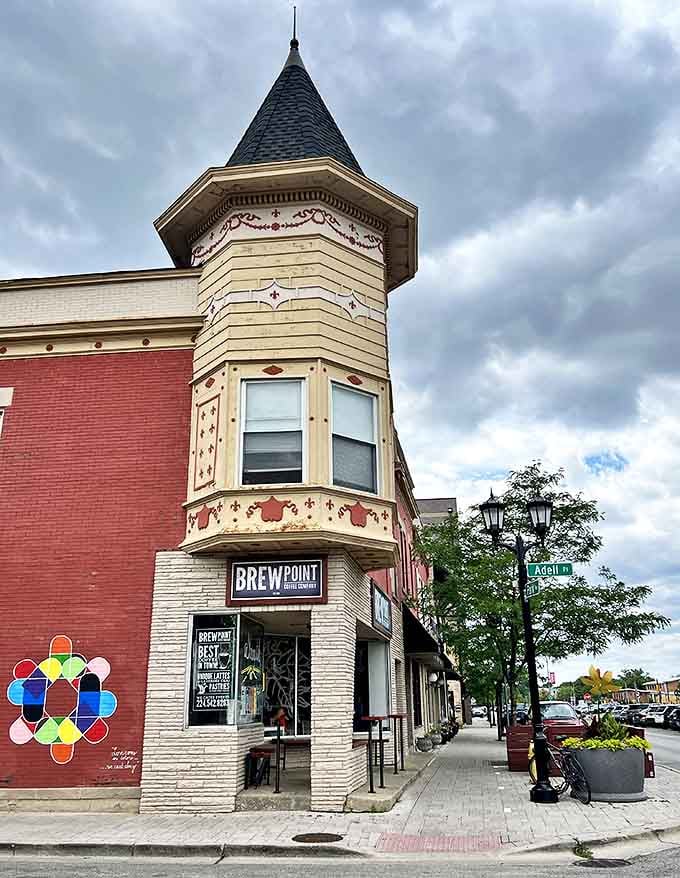 The historic building stands proud on the corner, basically screaming "exceptional coffee and pastries inside" to passersby.