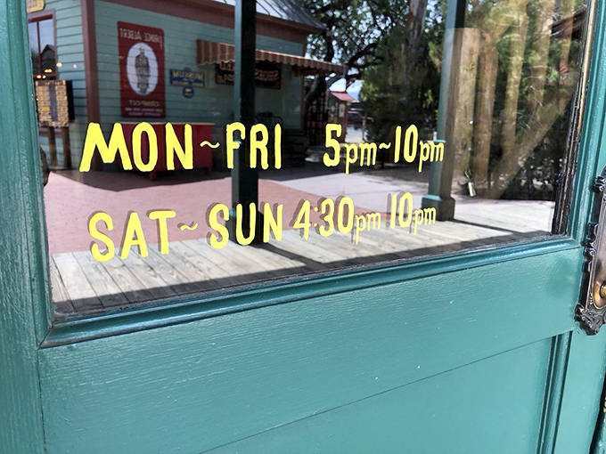 The hours posted on the door promise evening feasts of Western proportions &ndash; just be sure to arrive hungry and leave your necktie at home.