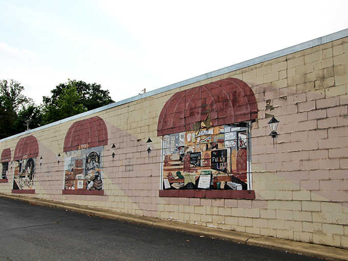 Colorful murals throughout Cambridge tell stories of the town's rich history, adding artistic flair to this already picturesque community.