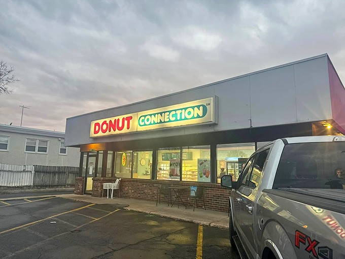 Early morning or late afternoon, Donut Connection beckons with the promise of carbs, caffeine, and culinary satisfaction.