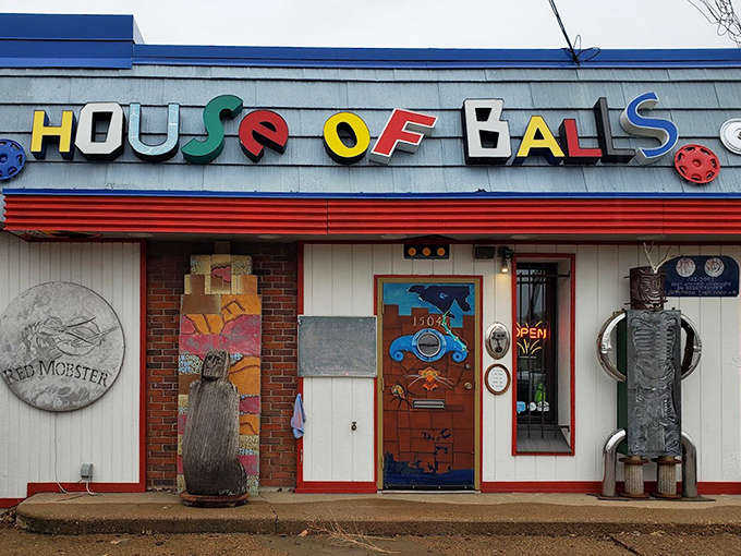 Even the exterior walls serve as canvas, with robots standing sentinel beside the entrance like mechanical bouncers guarding an artistic wonderland.